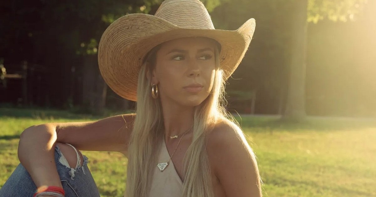 Sorra kapja a filmes felkéréseket a Hawk Tuah lány